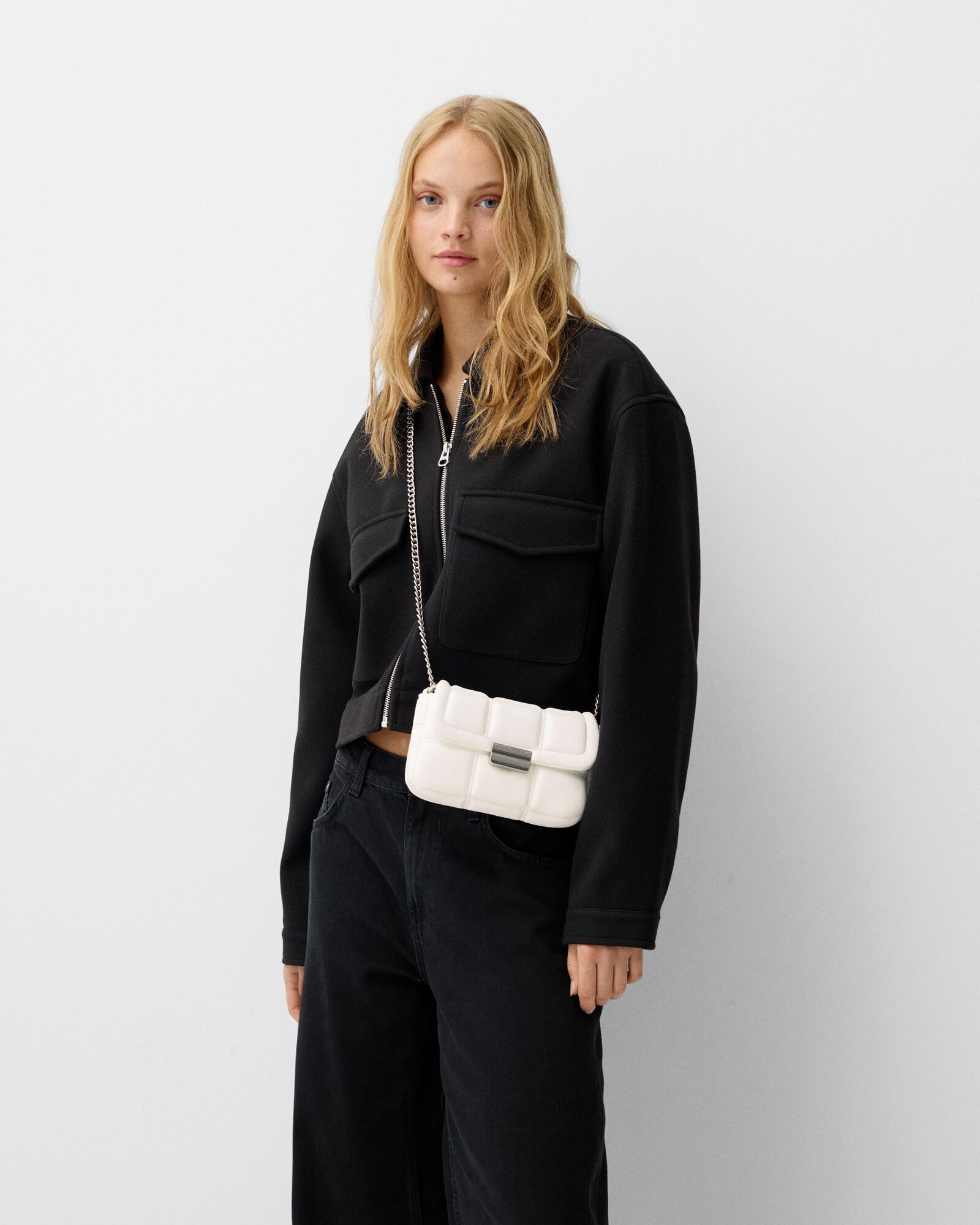 버쉬카(Bershka) | Bershka 베르쉬카 퀼티드 미니 백 - 화이트 | 트렌비